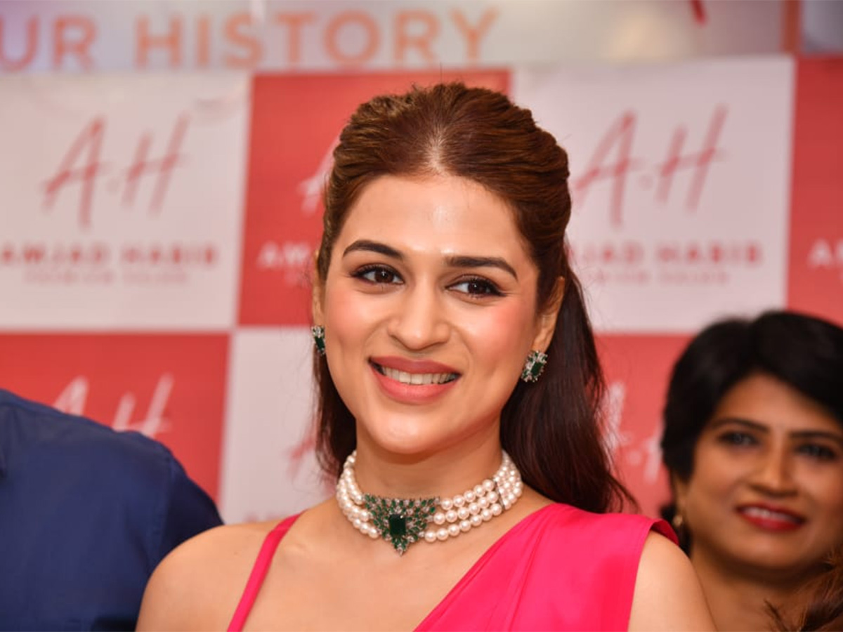 #ShraddhaDas : నగరంలో సినీతార శ్రద్ధాదాస్‌ సందడి (ఫొటోలు) | Shraddha Das Hot Photos | Sakshi